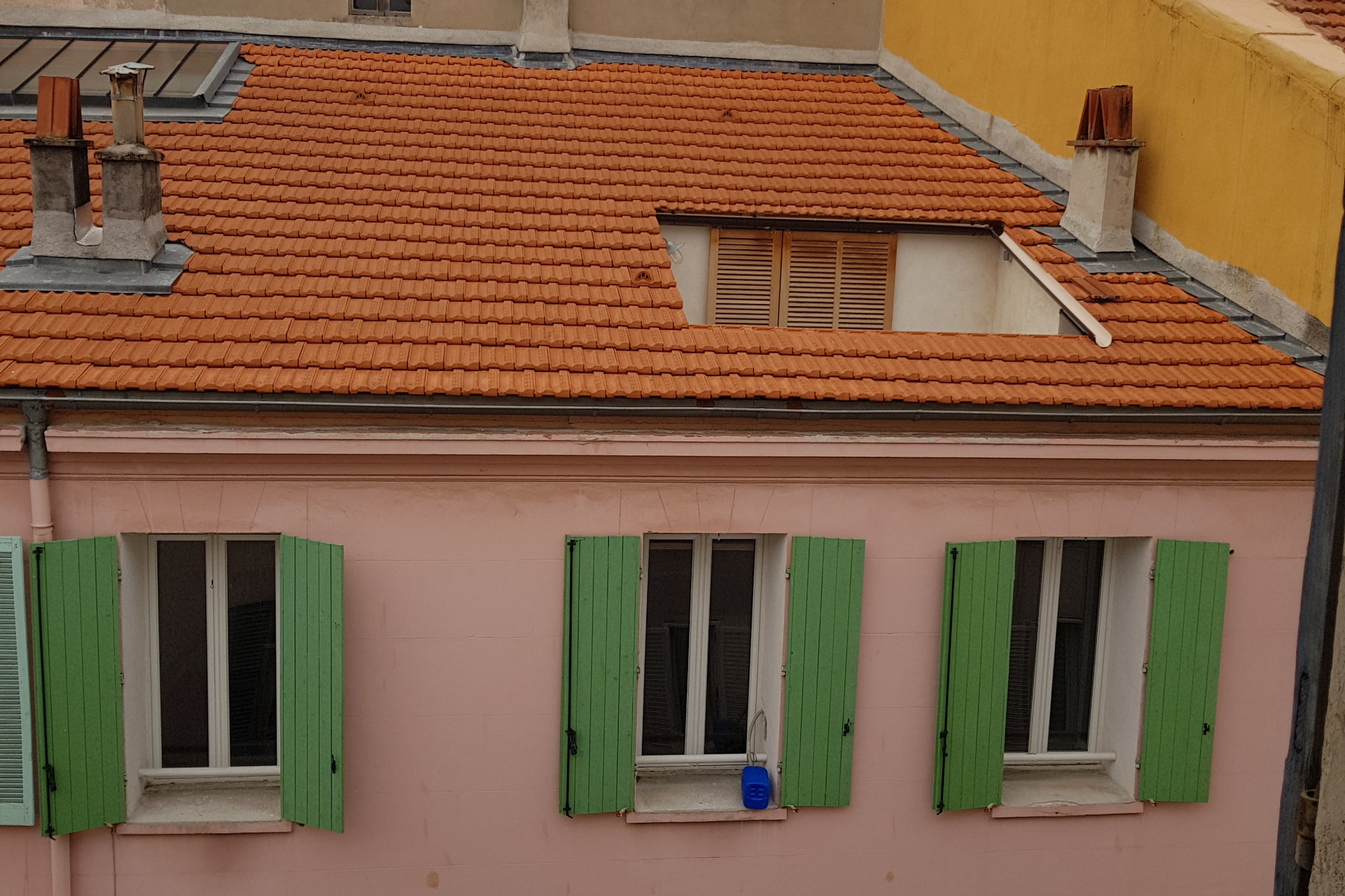 Création d'une terrasse tropézienne d'un immeuble à Toulon - Archidvisor