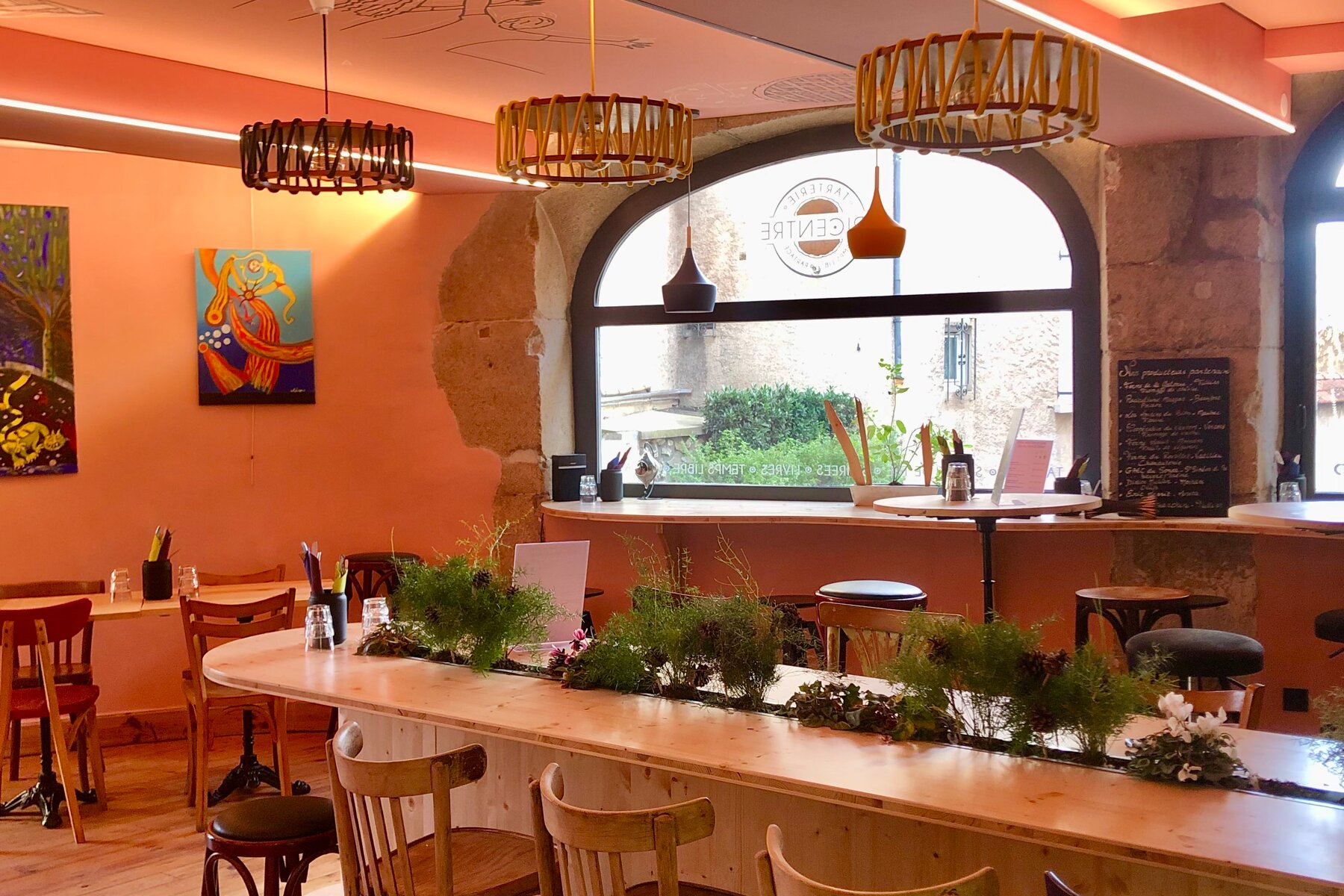 ᐅ Aménagement intérieur à Tullins ≡ Restaurant Salon de Thé par Jeanne ...